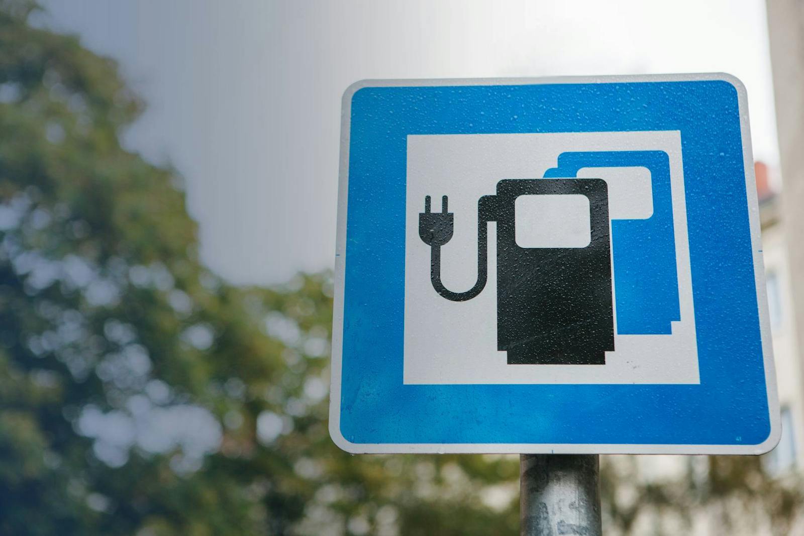 The global transition to 100% renewable transportation | One Earth