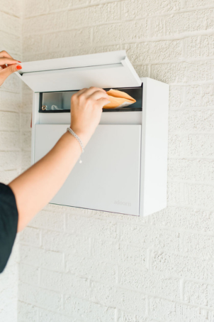 Wall Mount Locking Mailbox | Large | adoorn